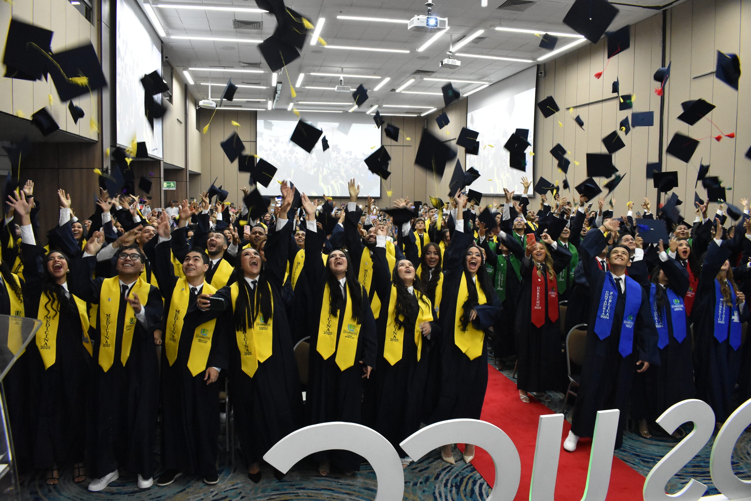 UCC graduó a 153 nuevos profesionales comprometidos con el desarrollo ...
