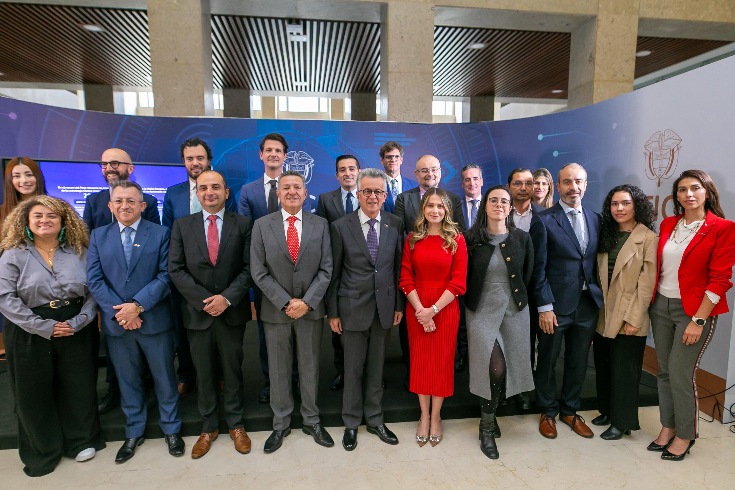 Ministerio TIC, Unión Europea y CAF firman acuerdo de cooperación para ...